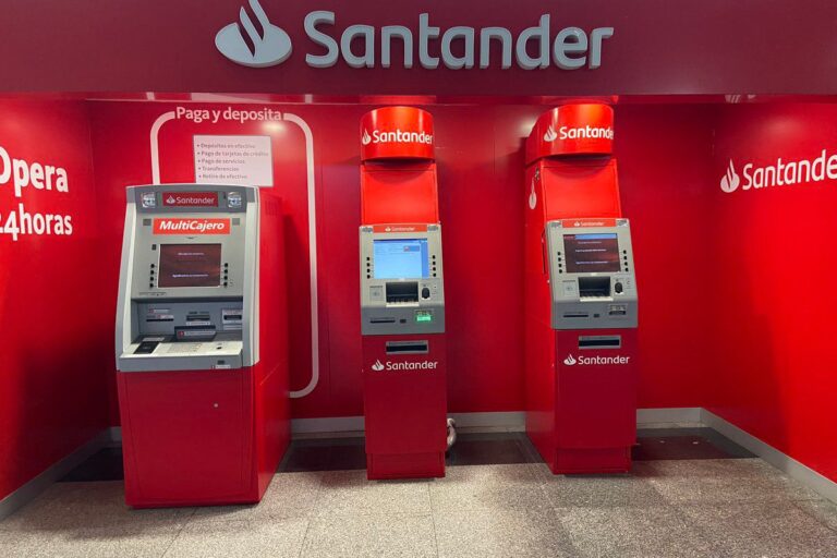 ATM and Currency Exchange Bureau at Cancun Airport – Cancun Airport ...